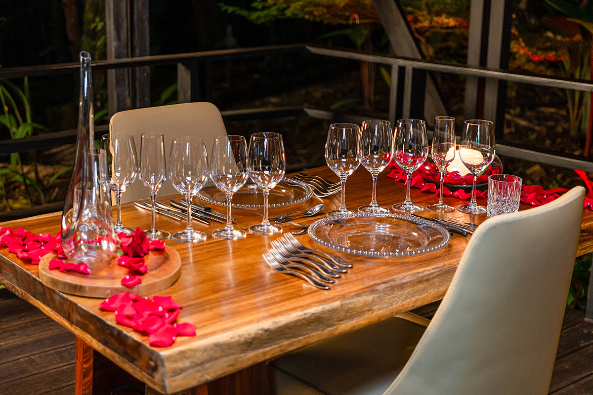 Reservations available at 17:30 and 20:00 (Dinner duration 2 hours)